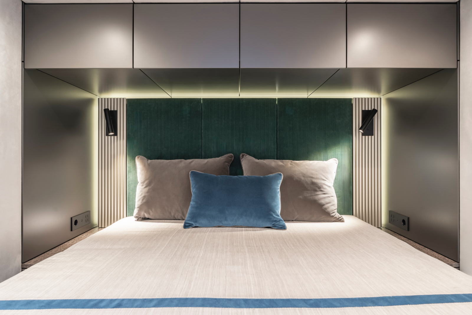 MR SI Yacht Charter Details, Sunreef | CHARTERWORLD Luxury Superyachts